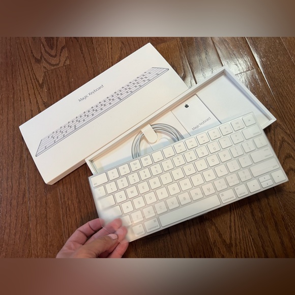 Apple | Computers, Laptops & Parts | Nib Apple Magic Keyboard Mla22lla ...